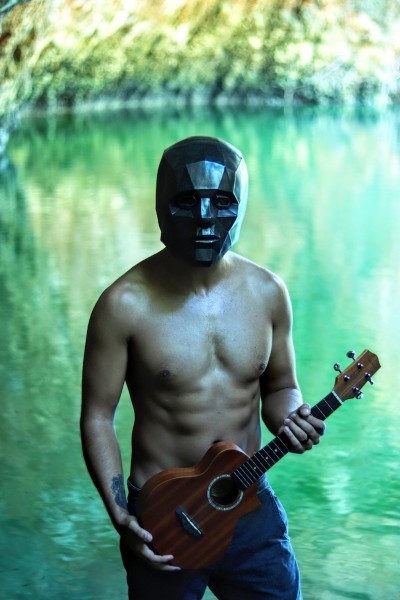 HÉCTOR HELLION presenta TURQUOISE SOLACE, un álbum de ukulele de ...