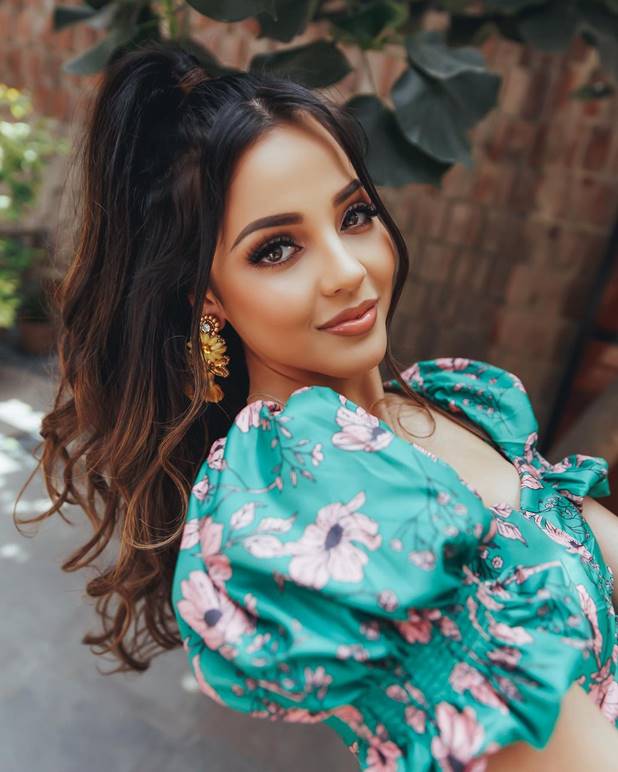La supermodelo e influencer peruana LUCIANA FUSTER llega a México para ...