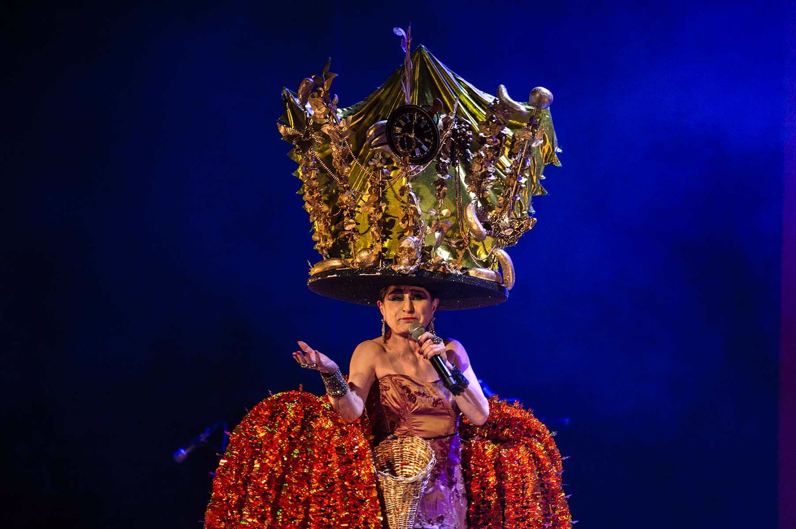 Un gran espectáculo ofreció Astrid Hadad en el Teatro de la Ciudad ...